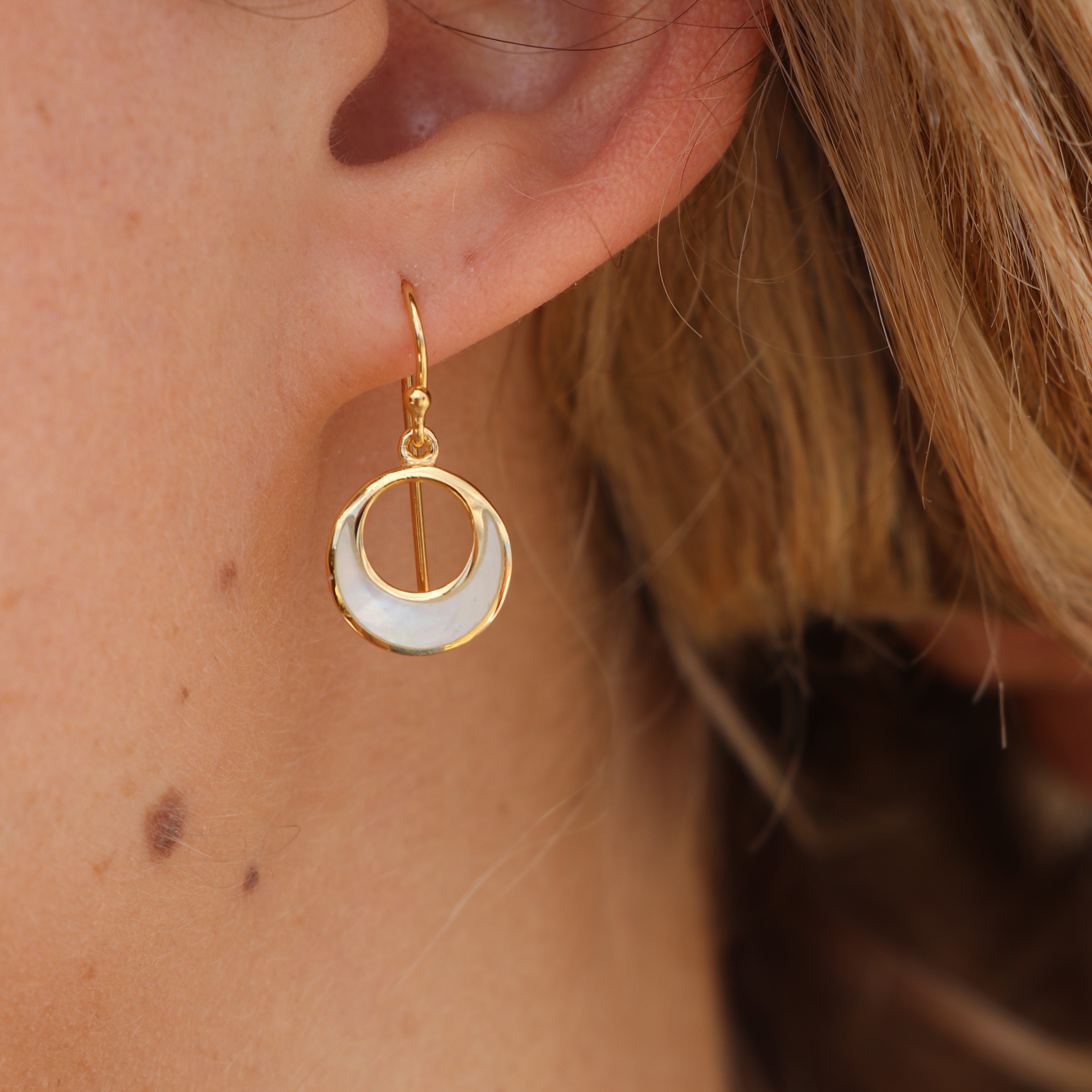 Clara Mother of Pearl Earring Gold – MiKi Jewellery
